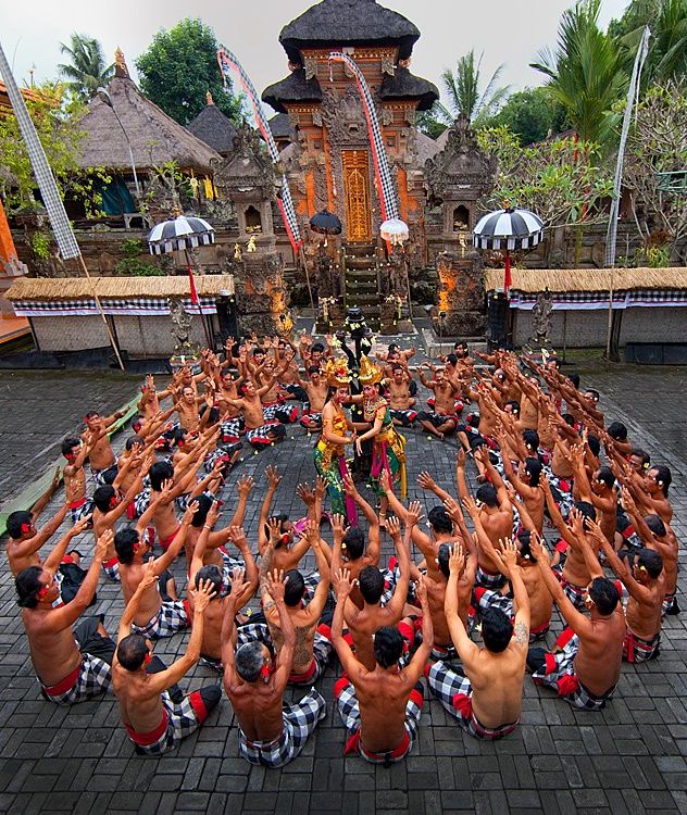 Sejarah Tari Kecak Bali & 5 Lokasi Pertunjukan Terbaik