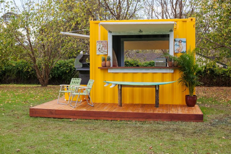 Desain Cafe Pinggir Pantai Sederhana dari Kontainer | Tradecorp Blog