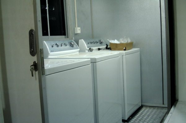 Desain Outlet Laundry Container, Solusi Modern dan Praktis!